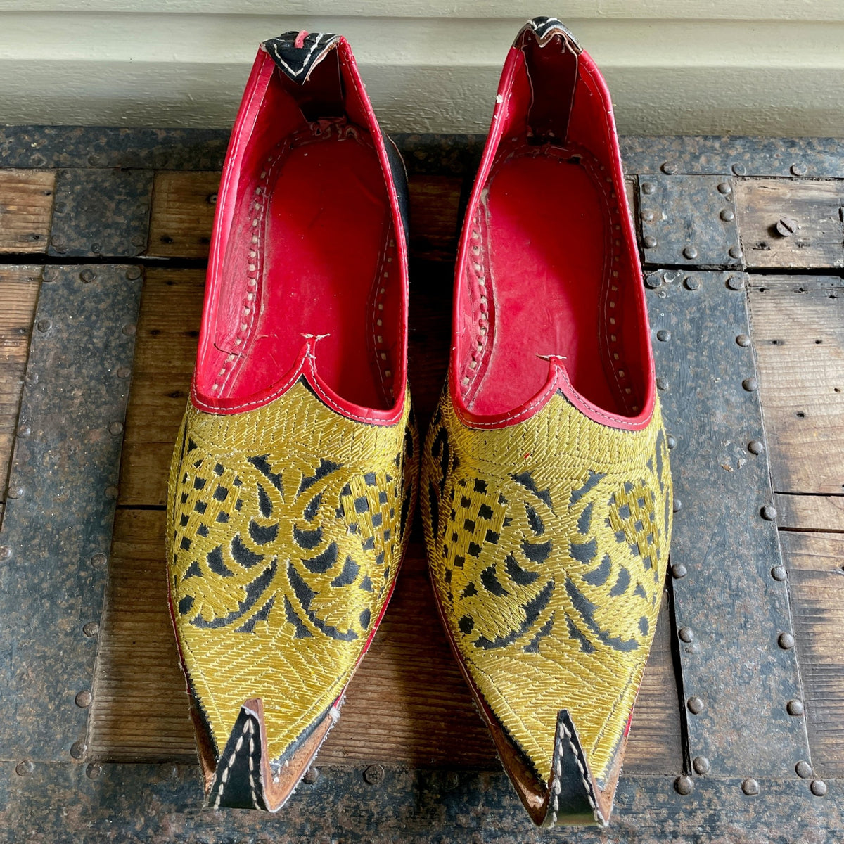 Handcrafted Men's Vintage Embroidered Turkish Leather Moorish Slippers ...